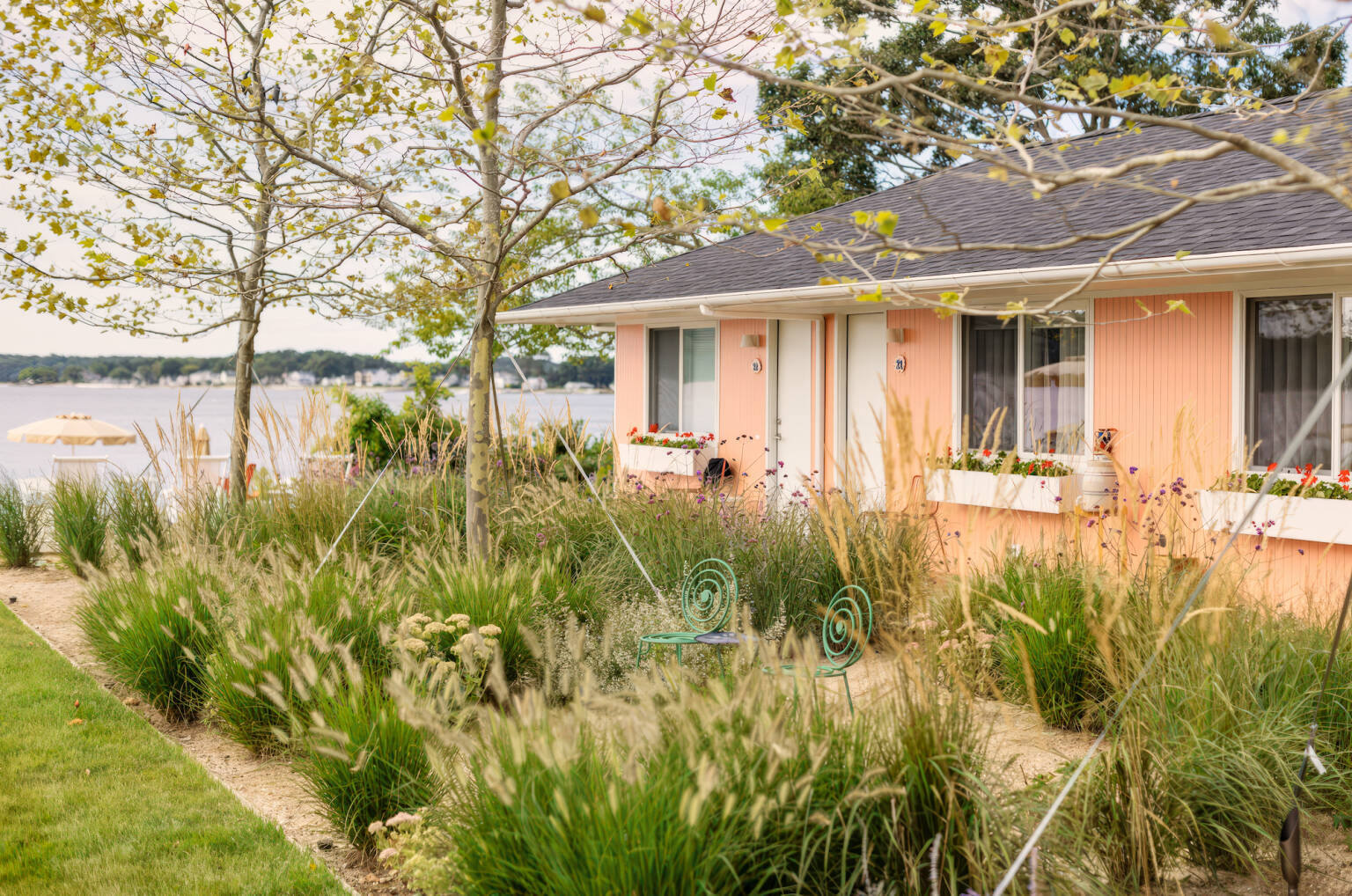 Silver Sands Motel: How Melissa Reavis of Hollander Design Redesigned ...