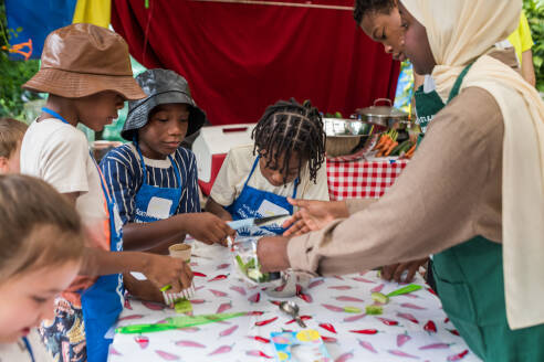 6&B Community Garden: Teaching Kids to Grow and Cook Fresh, Healthy ...
