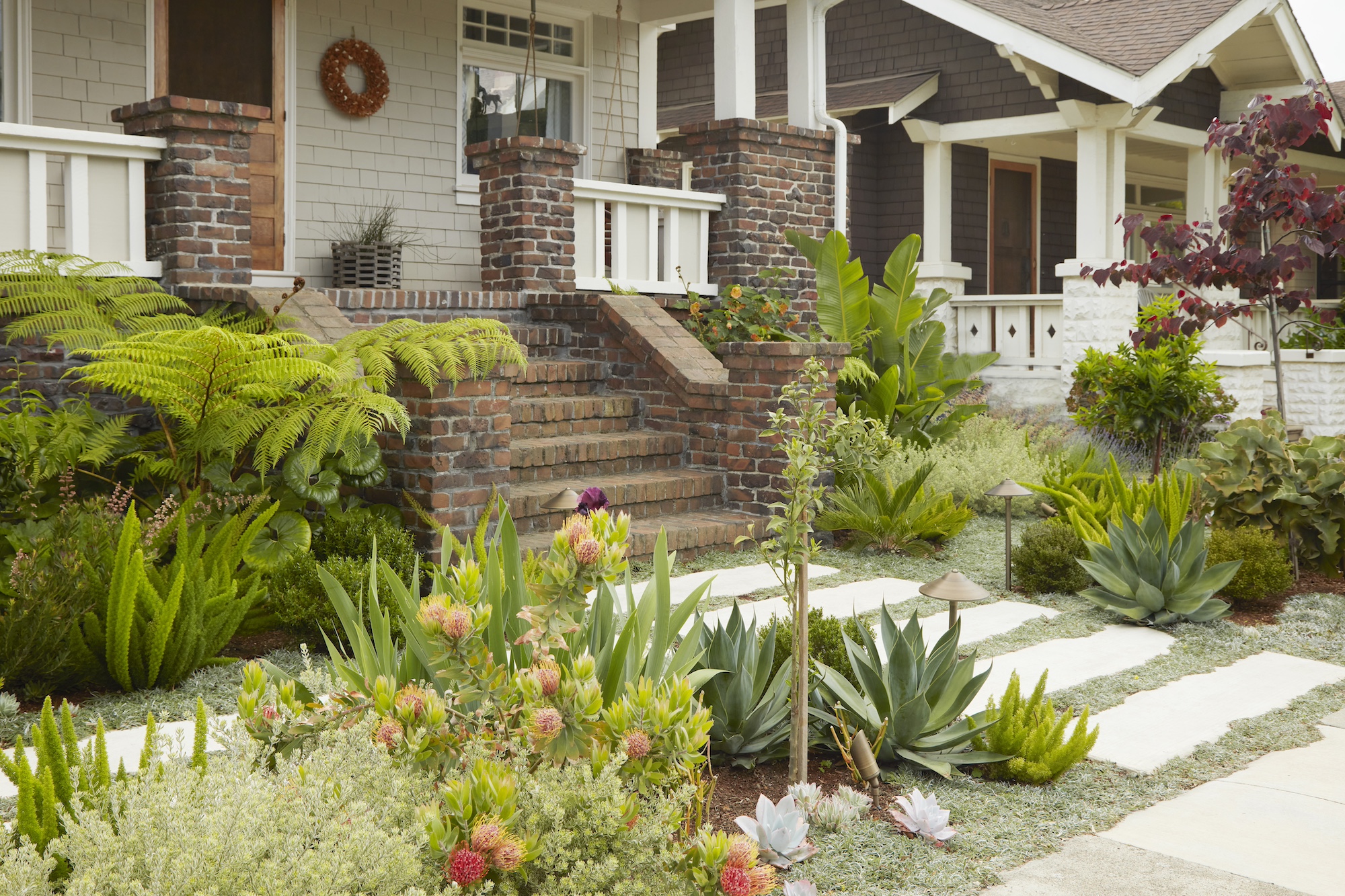 Front Yard Edible Garden: Pine House Edible Gardens' Inspiring Design ...