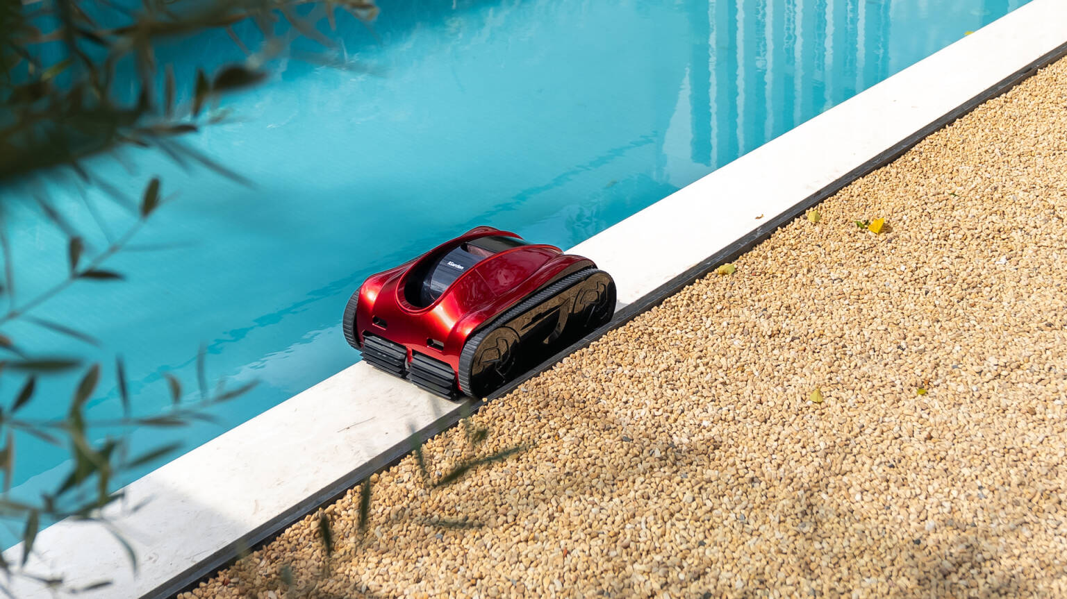 A Sparkling Pool, Without the Hassle: The iGarden Pool Cleaner K Series - Gardenista