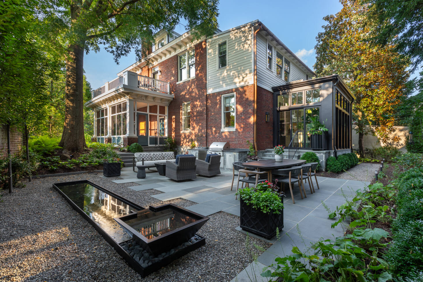 A Washington D.C. Home Marries Modern Landscape Design With Traditional ...
