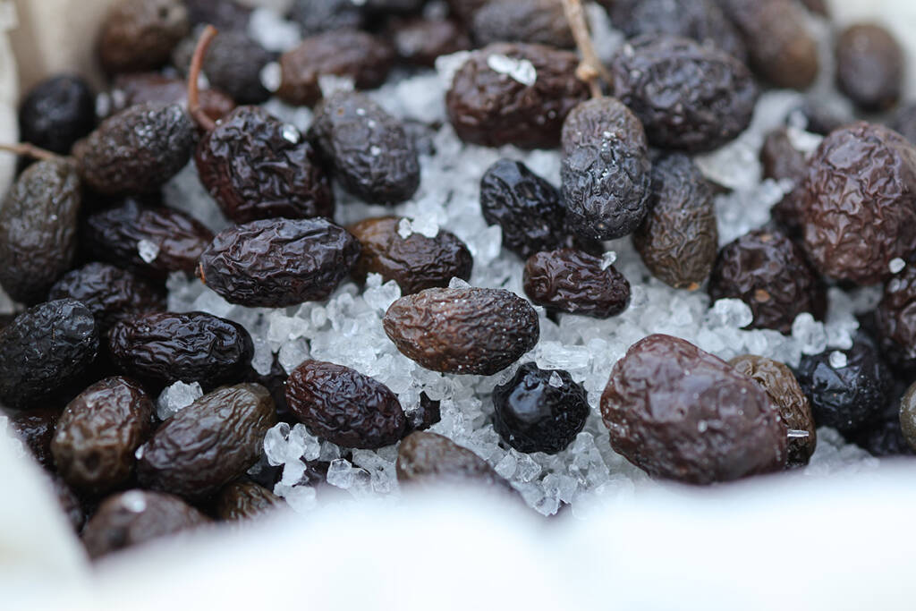 Oil-Cured Olives: An Easy and Quick Recipe for Autumn