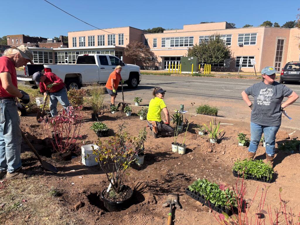 South Orange Middle School Plants a Rain Garden to Soak Up Stormwater