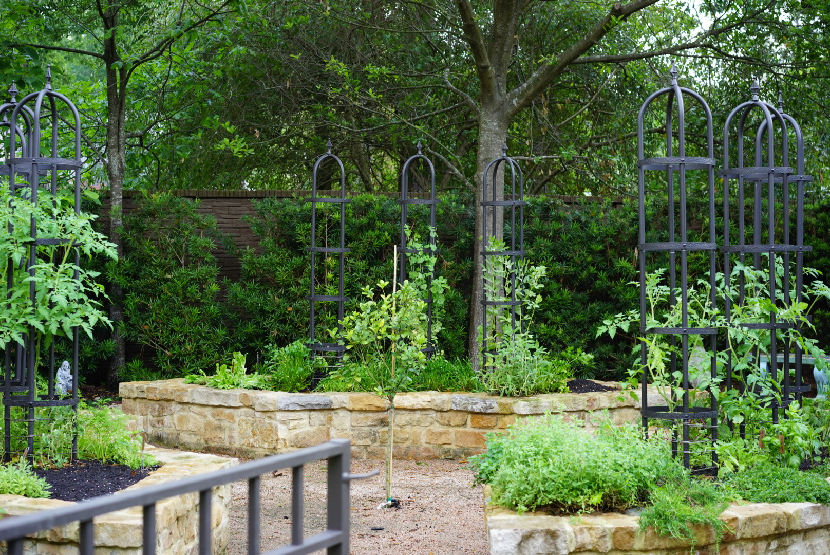 Stone Sanctuary Garden - Gardenista