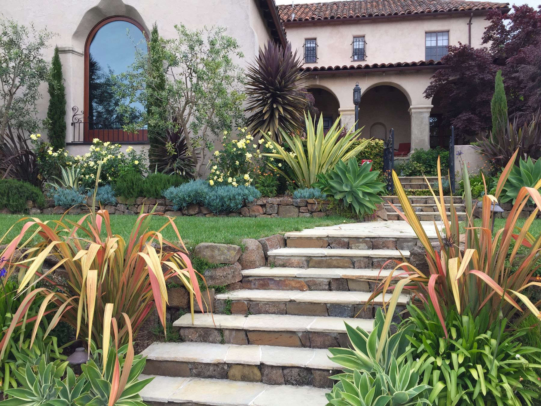 New Landscape for a 1929 Spanish Colonial Revival Home - Gardenista