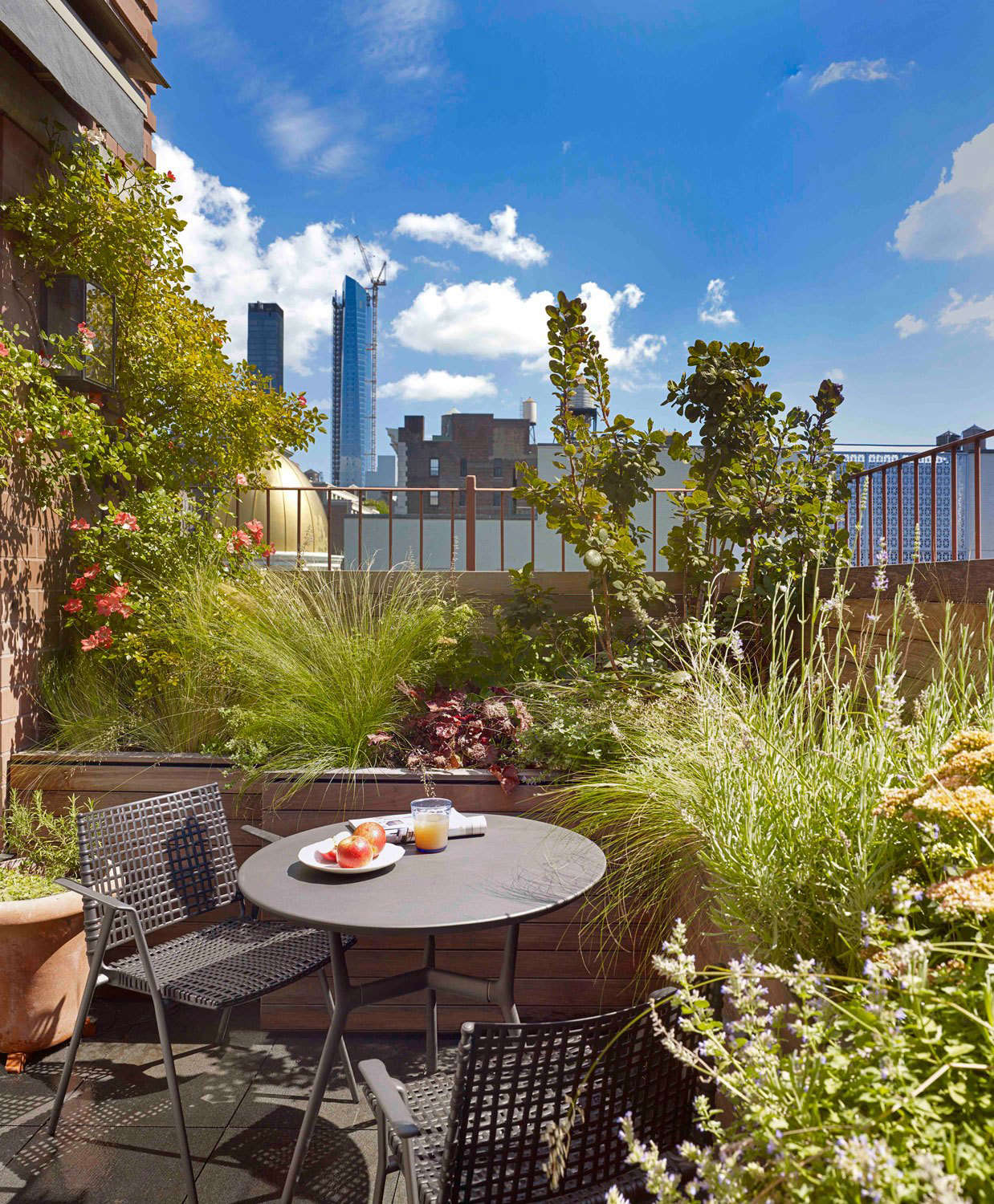 Two Chelsea Terraces: Urban Oasis for Outdoor Living - Gardenista